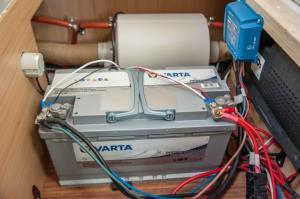Mover Batterie in den 12 V Stromkreis bringen - Wohnwagen wird autark!